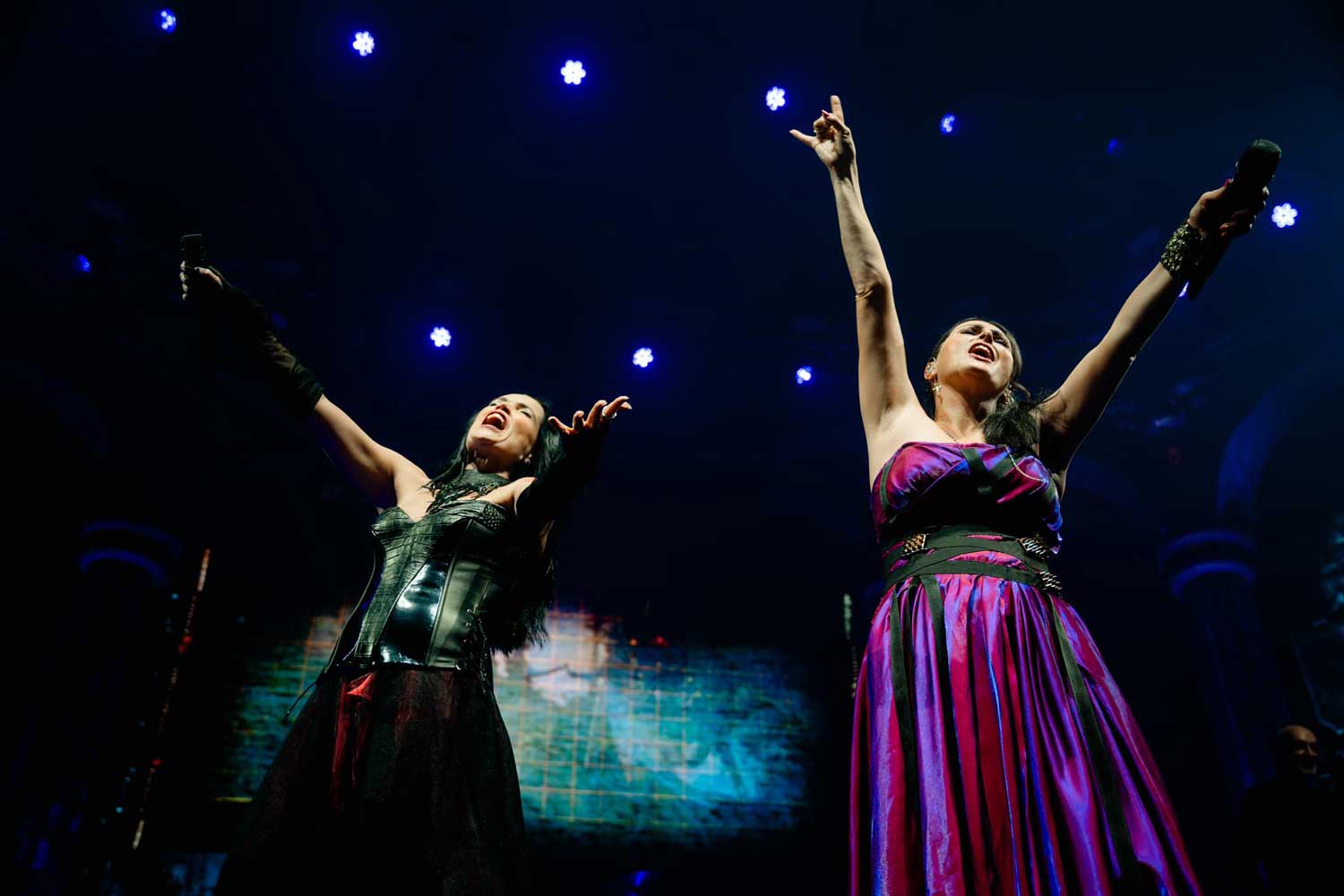 Tarja Turunen y Sharon den Adel juntas en el escenario! Una ...